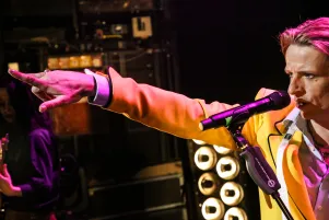 “Heroes” | berliner-ensemble